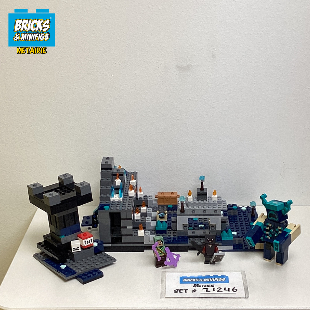 21246 The Deep Dark Battle (U) – Bricks & Minifigs Metairie